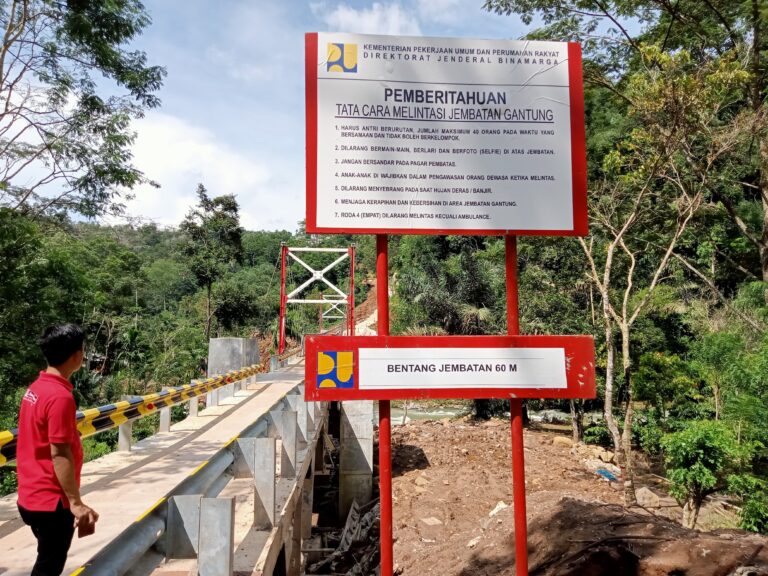 Proyek Jembatan Gantung Di Sidomulyo Bukit Kemuning Diduga Sarat ... Proyek Jembatan Gantung Di Sidomulyo Bukit Kemuning Diduga Sarat ...
